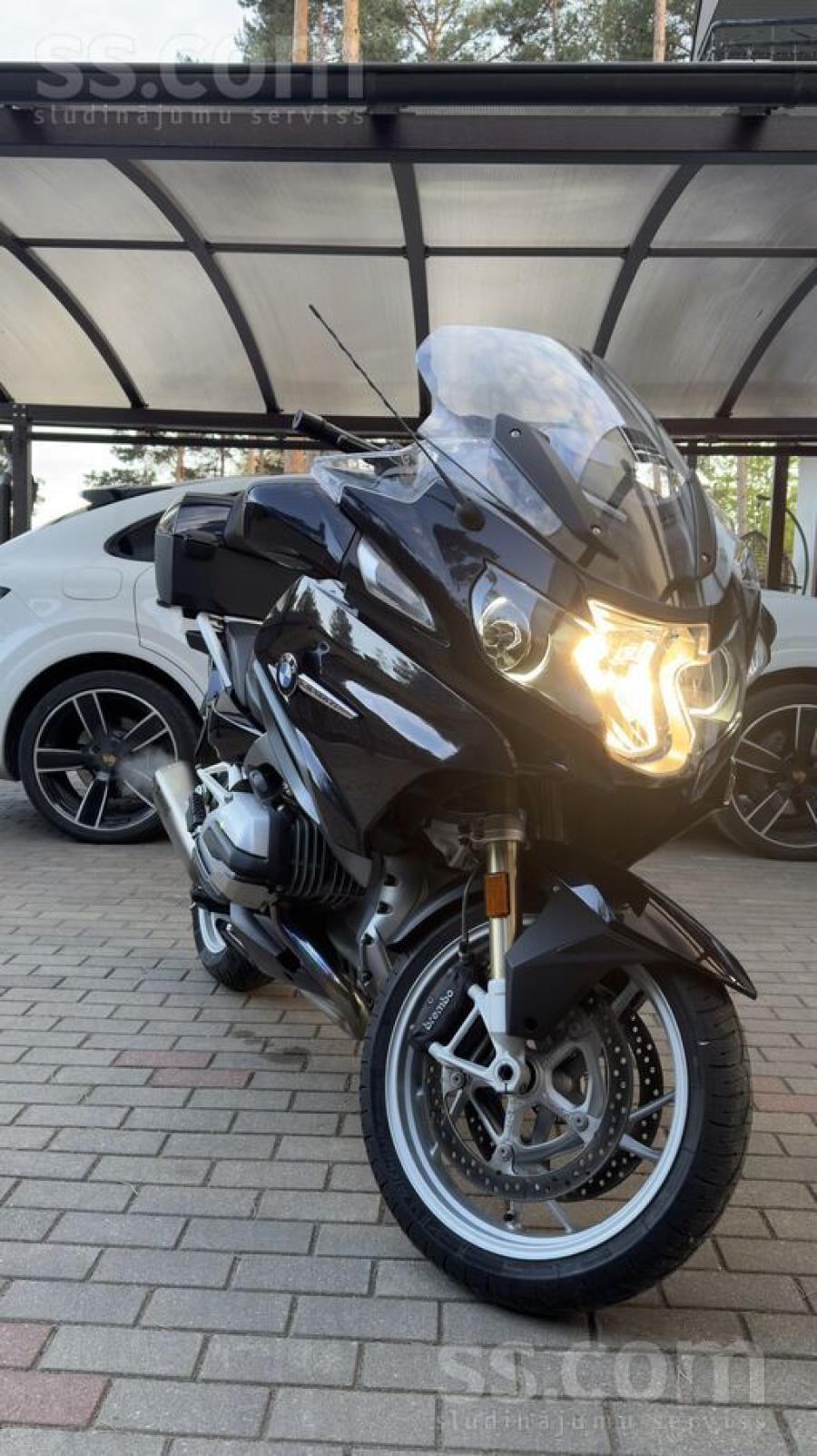 BMW R 1200RT 2017 in Riga, with an engine capacity of 1.20 L and mileage of 0 thousand km for 12000 €, photo 4 on AUTOMOTO.COM.LV