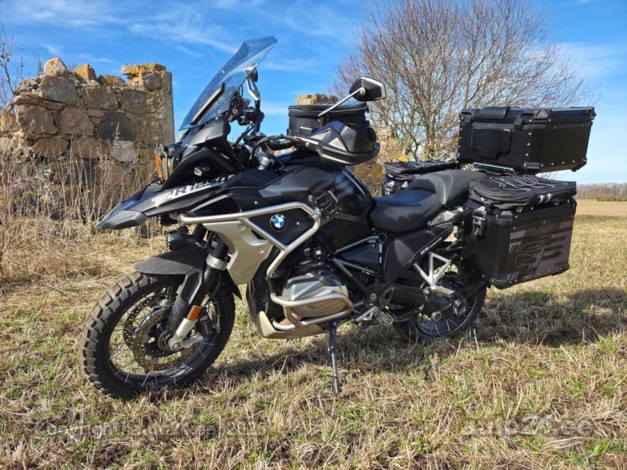 Черный БМВ R 1250GS 2021 в Таллин, объемом двигателя 1.25 л и пробегом 17 тыс. км за 21000 €, фото 1 на AUTOMOTO.COM.LV