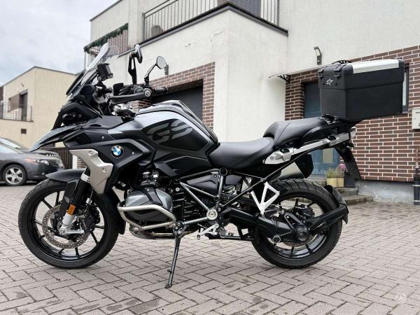 BMW R 1250GS 2021 in Vilnius on AUTOMOTO.COM.LV Black BMW R 1250GS 2021 in Vilnius, with an engine capacity of 1.25 L and mileage of 5 thousand km for 15800 €, photo 1 on AUTOMOTO.COM.LV