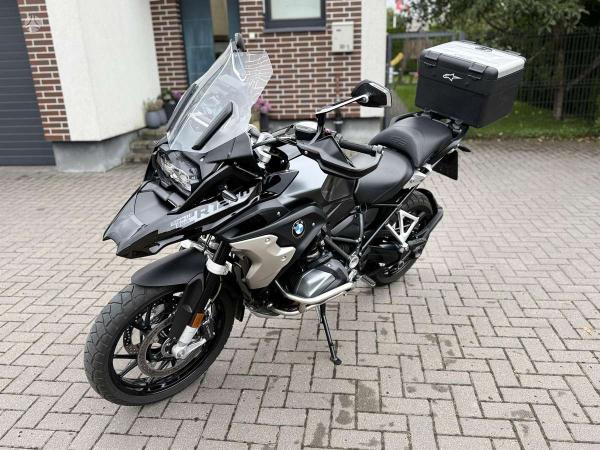 BMW R 1250GS 2021 in Vilnius on AUTOMOTO.COM.LV Black BMW R 1250GS 2021 in Vilnius, with an engine capacity of 1.25 L and mileage of 5 thousand km for 15800 €, photo 3 on AUTOMOTO.COM.LV