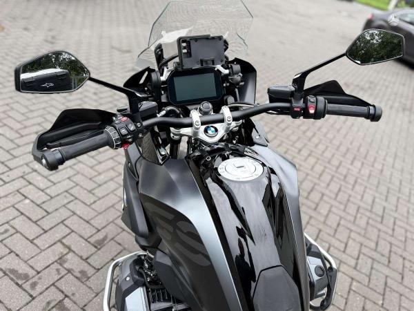 BMW R 1250GS 2021 in Vilnius on AUTOMOTO.COM.LV Black BMW R 1250GS 2021 in Vilnius, with an engine capacity of 1.25 L and mileage of 5 thousand km for 15800 €, photo 10 on AUTOMOTO.COM.LV