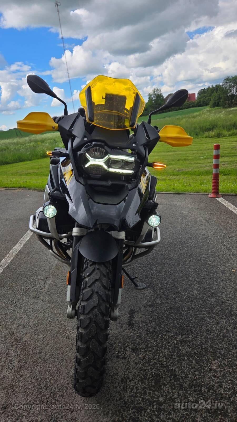 Black BMW R 1250GS 2022 in Tallinn, with an engine capacity of 1.25 L and mileage of 29 thousand km for 19000 €, photo 4 on AUTOMOTO.COM.LV