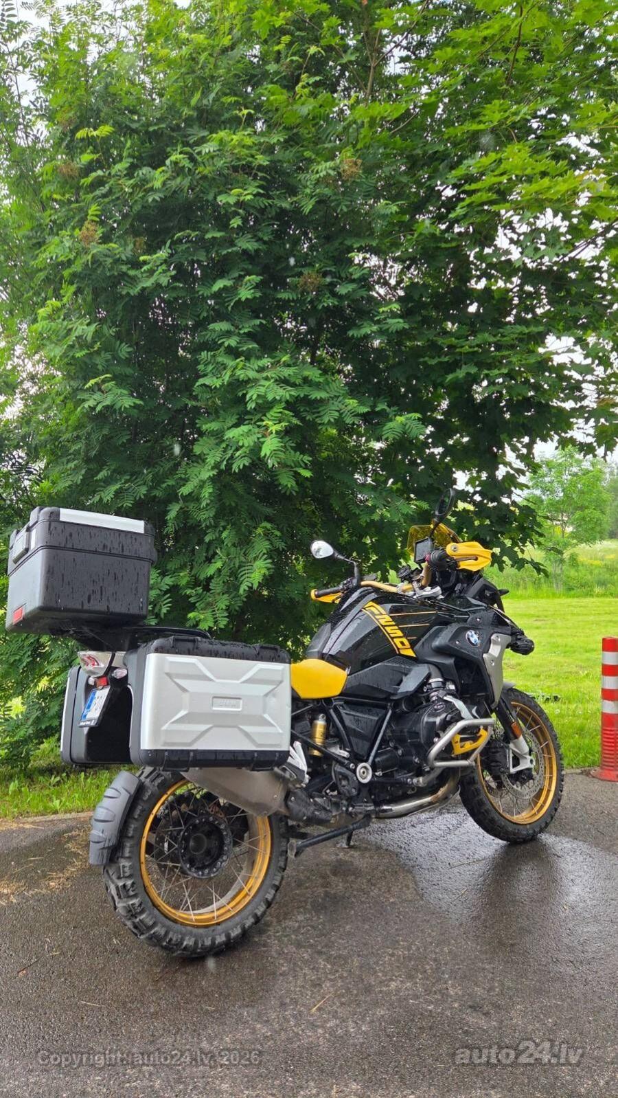Black BMW R 1250GS 2022 in Tallinn, with an engine capacity of 1.25 L and mileage of 29 thousand km for 19000 €, photo 5 on AUTOMOTO.COM.LV