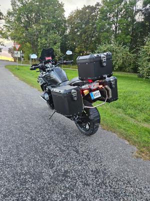 Black BMW R 1250GS 2022 in Tartu, with an engine capacity of 1.25 L and mileage of 26 thousand km for 18500 €, photo 3 on AUTOMOTO.COM.LV