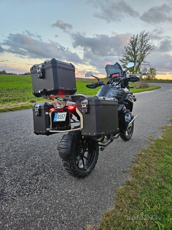 Melns BMW R 1250GS 2022 Tartu, ar dzinēja tilpumu 1.25 L un nobraukumu 26 tūkst. km par 18500 €, foto 5 vietnē AUTOMOTO.COM.LV