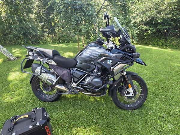 Melns BMW R 1250GS 2023 Viļņa, ar dzinēja tilpumu 1.25 L un nobraukumu 22 tūkst. km par 20300 €, foto 1 vietnē AUTOMOTO.COM.LV