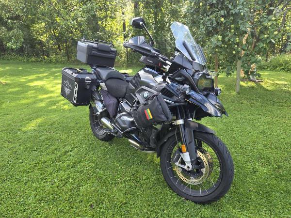 Melns BMW R 1250GS 2023 Viļņa, ar dzinēja tilpumu 1.25 L un nobraukumu 22 tūkst. km par 20300 €, foto 3 vietnē AUTOMOTO.COM.LV