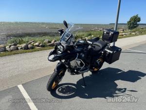 Black BMW R 1250GS 2025 in Tallinn, with an engine capacity of 1.25 L and mileage of 8 thousand km for 22300 €, photo 4 on AUTOMOTO.COM.LV
