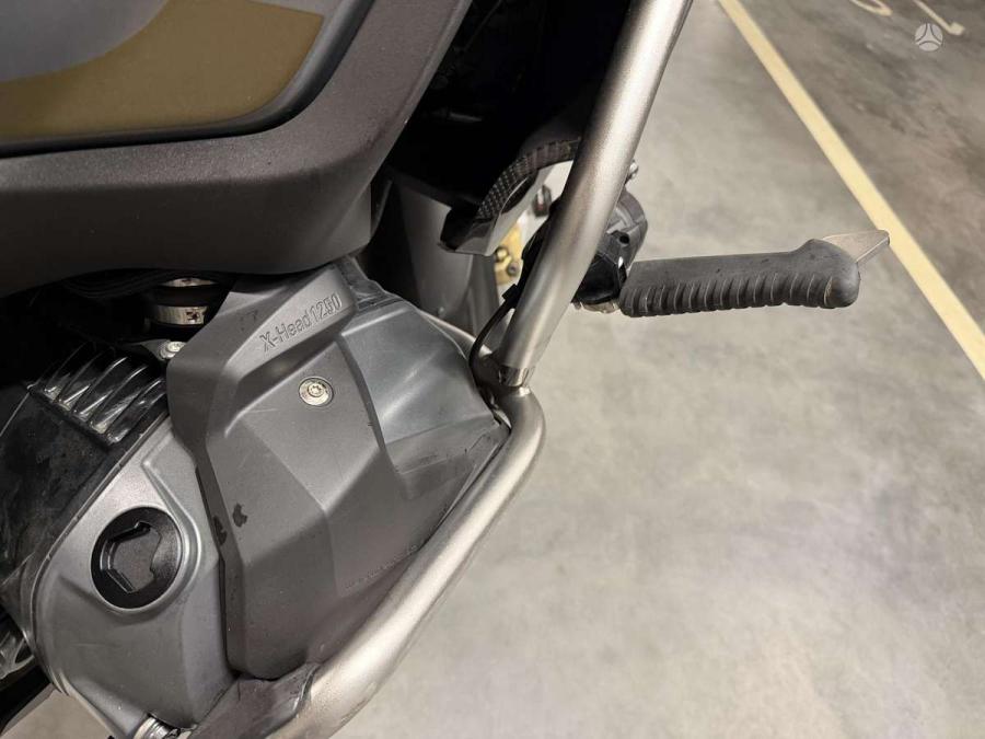 Green BMW R 1250GS 2019 in Kaunas, with an engine capacity of 1.25 L and mileage of 26 thousand km for 15300 €, photo 15 on AUTOMOTO.COM.LV