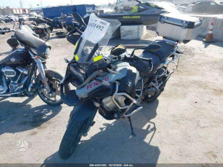 Pelēks BMW R 1250GS 2021 Klaipėda, ar dzinēja tilpumu 1.25 L un nobraukumu 104 tūkst. km par 7000 €, foto 1 vietnē AUTOMOTO.COM.LV