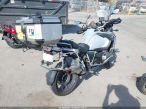 Pelēks BMW R 1250GS 2021 Klaipėda, ar dzinēja tilpumu 1.25 L un nobraukumu 104 tūkst. km par 7000 €, foto 3 vietnē AUTOMOTO.COM.LV