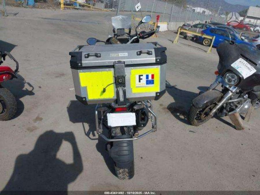 Pelēks BMW R 1250GS 2021 Klaipėda, ar dzinēja tilpumu 1.25 L un nobraukumu 104 tūkst. km par 7000 €, foto 5 vietnē AUTOMOTO.COM.LV