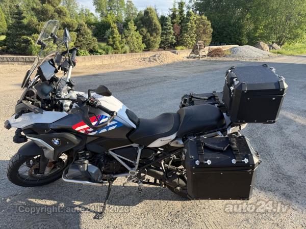 Grey BMW R 1250GS 2021 in Tallinn, with an engine capacity of 1.25 L and mileage of 49 thousand km for 16990 €, photo 2 on AUTOMOTO.COM.LV