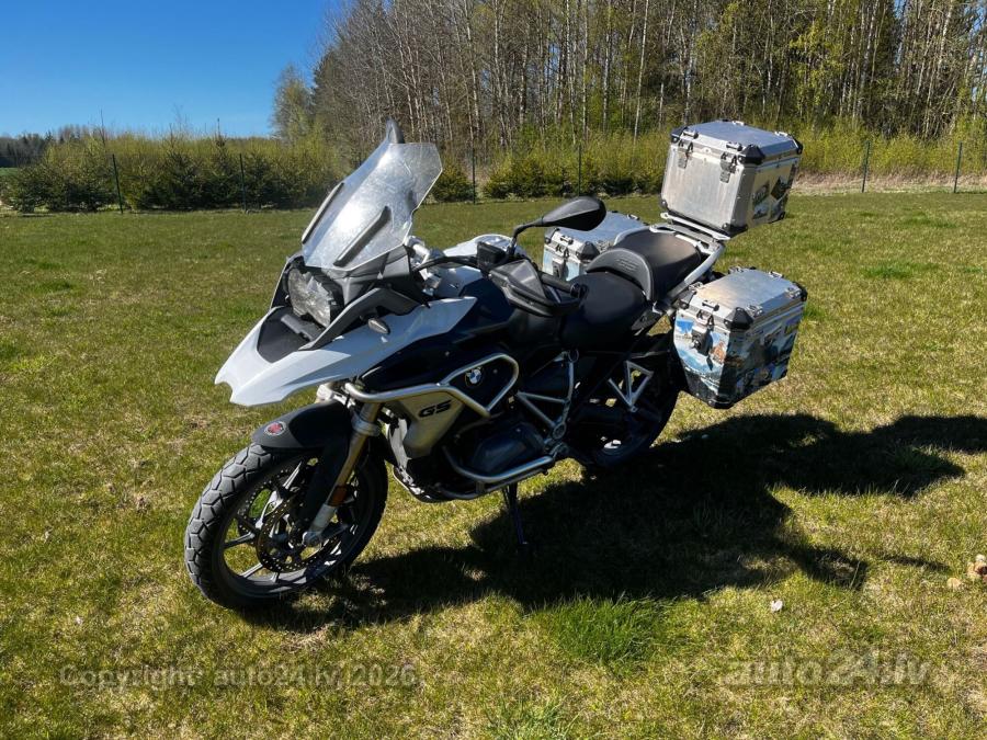 Серый БМВ R 1250GS 2022 в Тарту, объемом двигателя 1.25 л и пробегом 31 тыс. км за 18500 €, фото 1 на AUTOMOTO.COM.LV