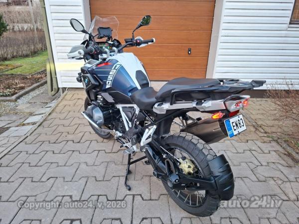 BMW R 1250GS 2023 Saue, ar dzinēja tilpumu 1.25 L un nobraukumu 6 tūkst. km par 19500 €, foto 2 vietnē AUTOMOTO.COM.LV