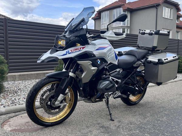 Белый БМВ R 1250GS 2021 в Шяуляй, объемом двигателя 1.25 л и пробегом 28 тыс. км за 14900 €, фото 1 на AUTOMOTO.COM.LV