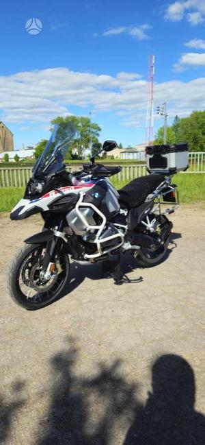 Белый БМВ R 1250GS 2022 в Шяуляй, объемом двигателя 1.25 л и пробегом 22 тыс. км за 17800 €, фото  на AUTOMOTO.COM.LV