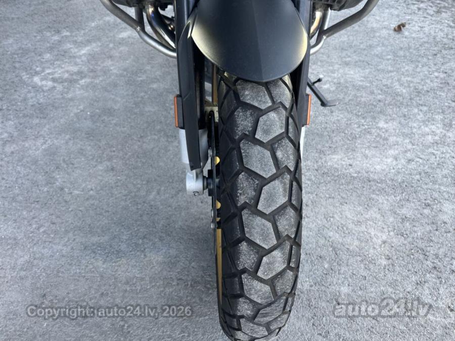 Balts BMW R 1250GS 2023 Tallina, ar dzinēja tilpumu 1.25 L un nobraukumu 8 tūkst. km par 21500 €, foto 3 vietnē AUTOMOTO.COM.LV