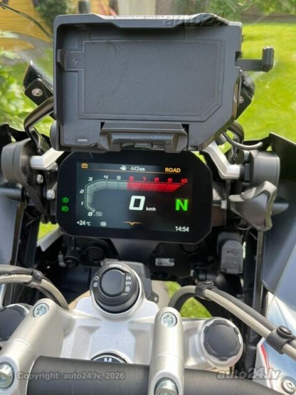 White BMW R 1250GS 2024 in Tallinn, with an engine capacity of 1.25 L and mileage of 14 thousand km for 20400 €, photo 4 on AUTOMOTO.COM.LV