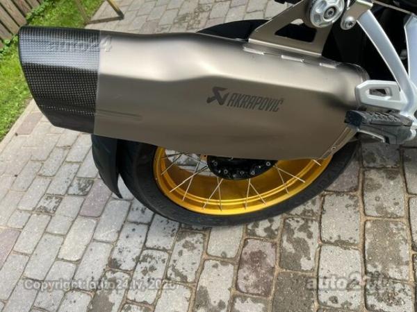 White BMW R 1250GS 2024 in Tallinn, with an engine capacity of 1.25 L and mileage of 14 thousand km for 20400 €, photo 5 on AUTOMOTO.COM.LV