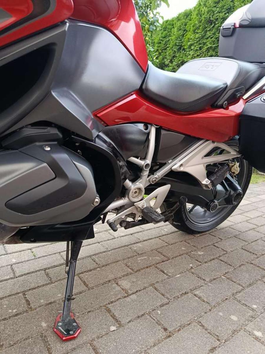 Red BMW R 1250RT 2019 in Siauliai, with an engine capacity of 1.25 L and mileage of 70 thousand km for 9999 €, photo 11 on AUTOMOTO.COM.LV