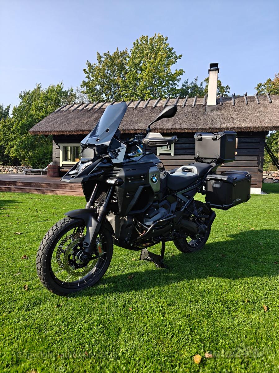 Melns BMW R 1300GS 2025 Tallina, ar dzinēja tilpumu 1.30 L un nobraukumu 13 tūkst. km par 22900 €, foto 1 vietnē AUTOMOTO.COM.LV