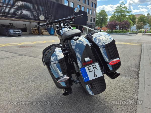 Black BMW R 18 2024 in Riga, with an engine capacity of 1.80 L and mileage of 3 thousand km for 18500 €, photo 7 on AUTOMOTO.COM.LV