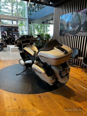 White BMW R 18 2024 in Tallinn, with an engine capacity of 1.80 L and mileage of 1 thousand km for 23990 €, photo 6 on AUTOMOTO.COM.LV
