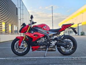 Melns BMW S 1000R 2014 Tallina, ar dzinēja tilpumu 1.00 L un nobraukumu 26 tūkst. km par 6300 €, foto  vietnē AUTOMOTO.COM.LV