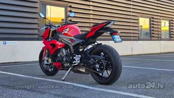 Black BMW S 1000R 2014 in Tallinn, with an engine capacity of 1.00 L and mileage of 26 thousand km for 6300 €, photo 3 on AUTOMOTO.COM.LV