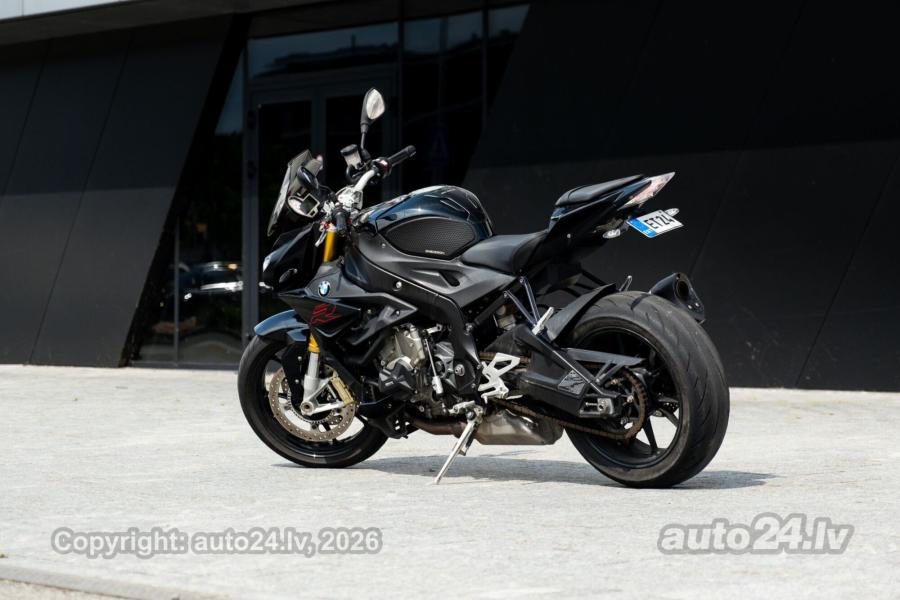Black BMW S 1000R 2019 in Tallinn, with an engine capacity of 1.00 L and mileage of 22 thousand km for 10500 €, photo 6 on AUTOMOTO.COM.LV