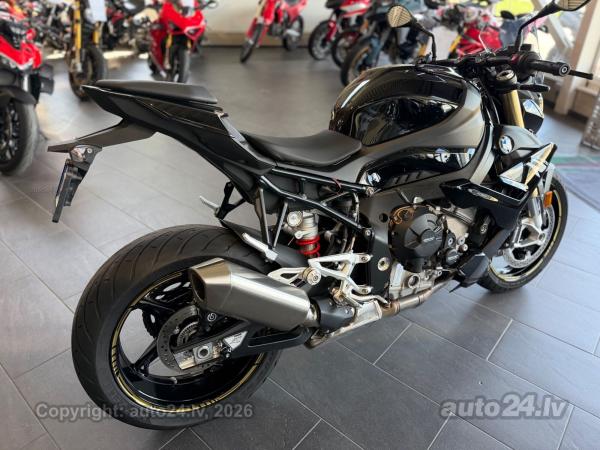 Black BMW S 1000R 2024 in Tallinn, with an engine capacity of 1.00 L and mileage of 8 thousand km for 14990 €, photo 3 on AUTOMOTO.COM.LV