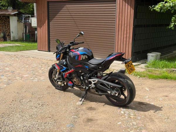 Черный БМВ S 1000R 2024 в Вильнюс, объемом двигателя 0.00 л и пробегом 4 тыс. км за 12999 €, фото 3 на AUTOMOTO.COM.LV