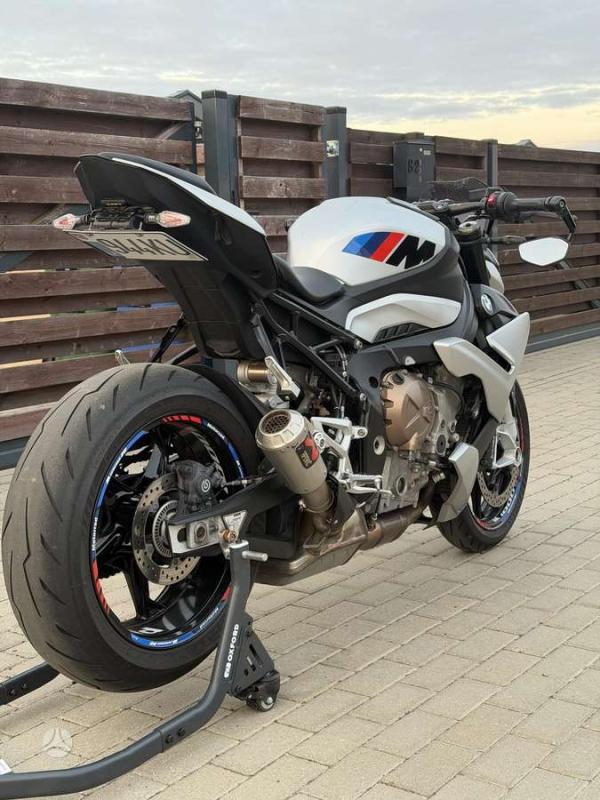 Black BMW S 1000R 2024 in Vilnius, with an engine capacity of 1.00 L and mileage of 27 thousand km for 11599 €, photo 1 on AUTOMOTO.COM.LV