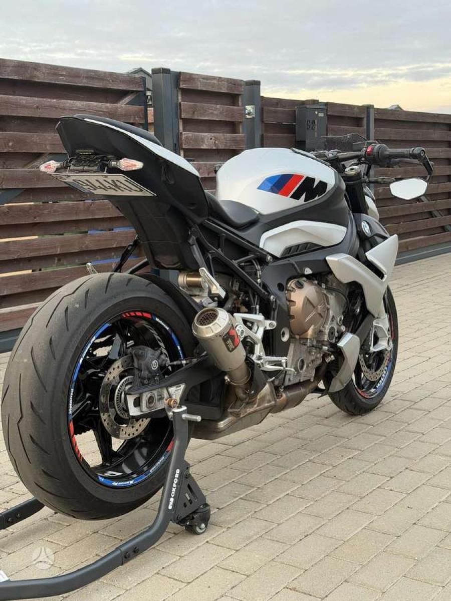Black BMW S 1000R 2024 in Vilnius, with an engine capacity of 1.00 L and mileage of 27 thousand km for 11599 €, photo 1 on AUTOMOTO.COM.LV