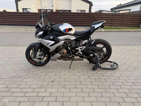 Black BMW S 1000R 2024 in Vilnius, with an engine capacity of 1.00 L and mileage of 27 thousand km for 11599 €, photo 3 on AUTOMOTO.COM.LV
