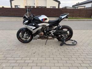 Black BMW S 1000R 2024 in Vilnius, with an engine capacity of 1.00 L and mileage of 27 thousand km for 11599 €, photo 3 on AUTOMOTO.COM.LV