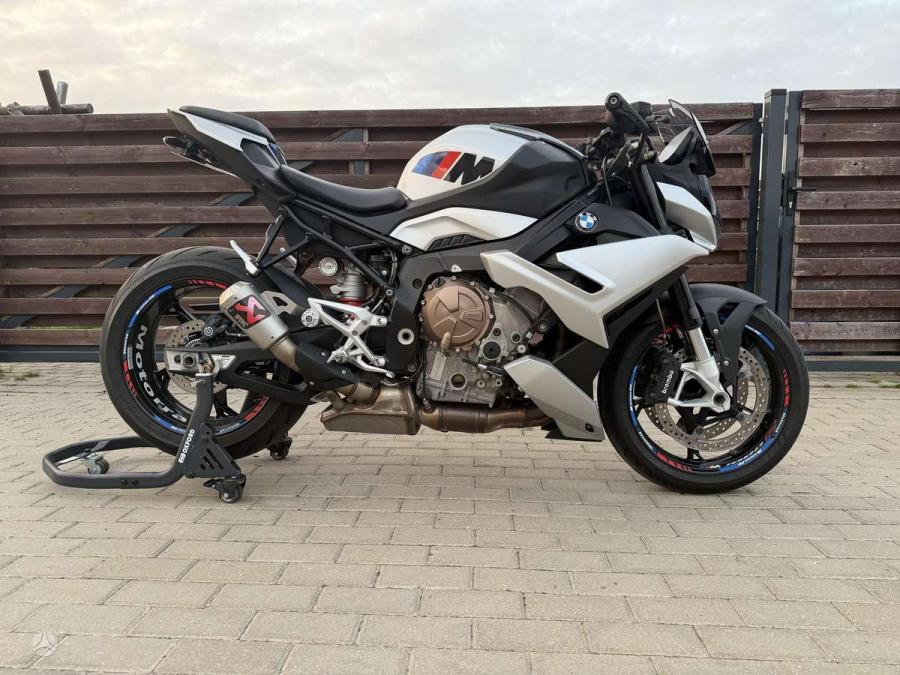 Black BMW S 1000R 2024 in Vilnius, with an engine capacity of 1.00 L and mileage of 27 thousand km for 11599 €, photo 4 on AUTOMOTO.COM.LV