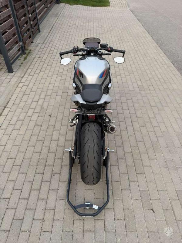 Black BMW S 1000R 2024 in Vilnius, with an engine capacity of 1.00 L and mileage of 27 thousand km for 11599 €, photo 5 on AUTOMOTO.COM.LV