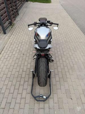 Black BMW S 1000R 2024 in Vilnius, with an engine capacity of 1.00 L and mileage of 27 thousand km for 11599 €, photo 5 on AUTOMOTO.COM.LV