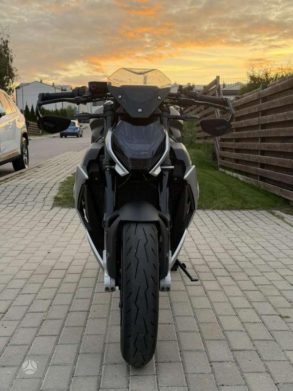 Black BMW S 1000R 2024 in Vilnius, with an engine capacity of 1.00 L and mileage of 27 thousand km for 11599 €, photo 6 on AUTOMOTO.COM.LV