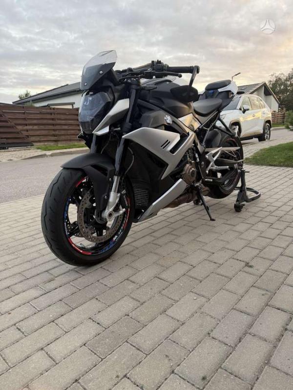 Black BMW S 1000R 2024 in Vilnius, with an engine capacity of 1.00 L and mileage of 27 thousand km for 11599 €, photo 7 on AUTOMOTO.COM.LV