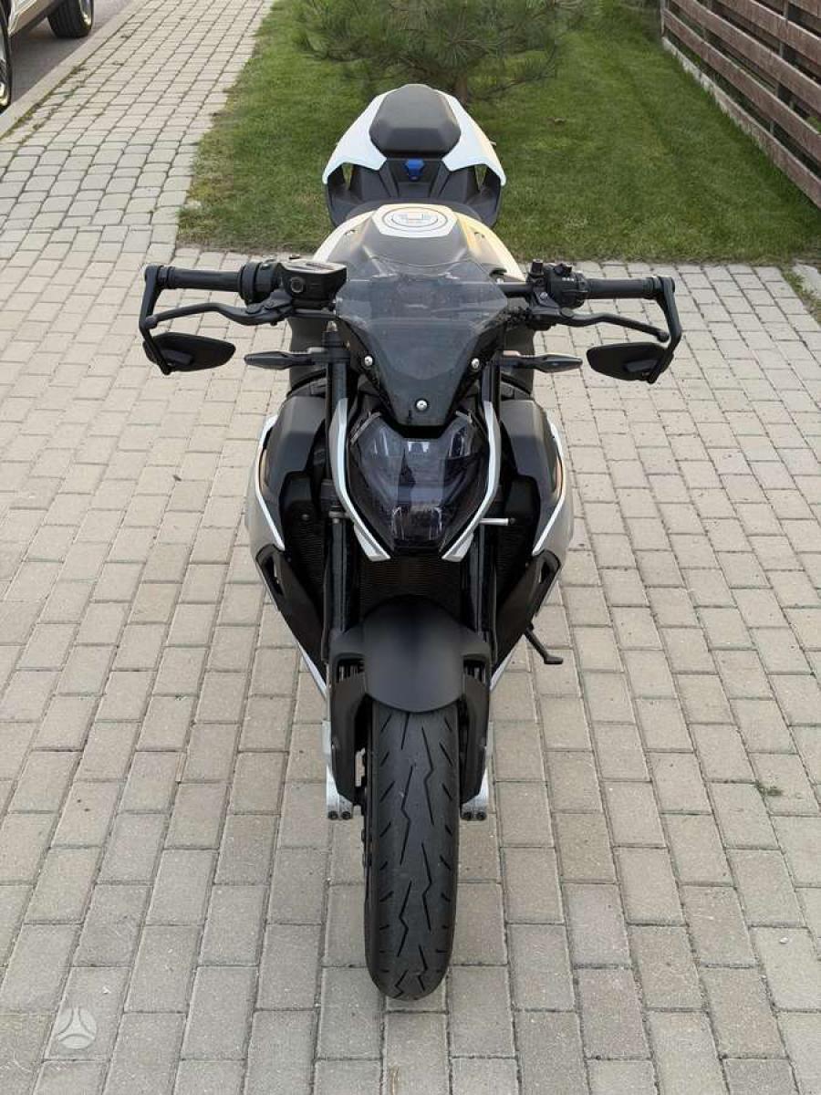 Black BMW S 1000R 2024 in Vilnius, with an engine capacity of 1.00 L and mileage of 27 thousand km for 11599 €, photo 9 on AUTOMOTO.COM.LV