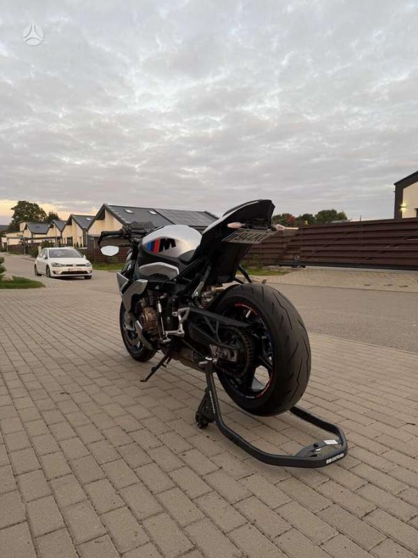 Black BMW S 1000R 2024 in Vilnius, with an engine capacity of 1.00 L and mileage of 27 thousand km for 11599 €, photo 10 on AUTOMOTO.COM.LV