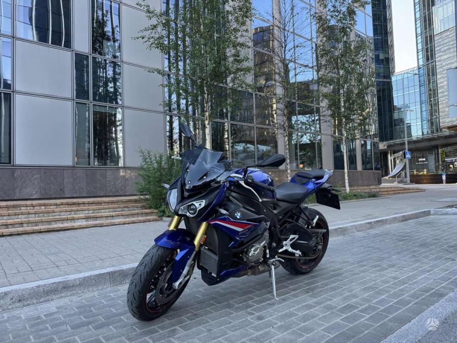 Синий БМВ S 1000R 2020 в Вильнюс, объемом двигателя 1.00 л и пробегом 35 тыс. км за 8500 €, фото 1 на AUTOMOTO.COM.LV