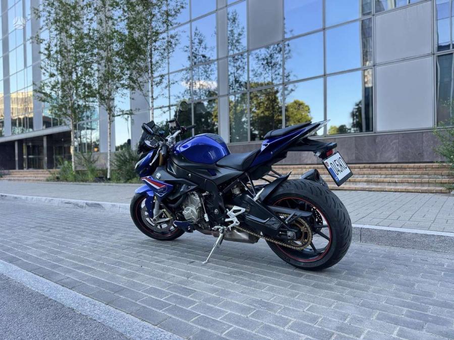 Синий БМВ S 1000R 2020 в Вильнюс, объемом двигателя 1.00 л и пробегом 35 тыс. км за 8500 €, фото 3 на AUTOMOTO.COM.LV