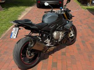 Pelēks BMW S 1000R 2017 Druskininkai, ar dzinēja tilpumu 1.00 L un nobraukumu 43 tūkst. km par 7450 €, foto 14 vietnē AUTOMOTO.COM.LV