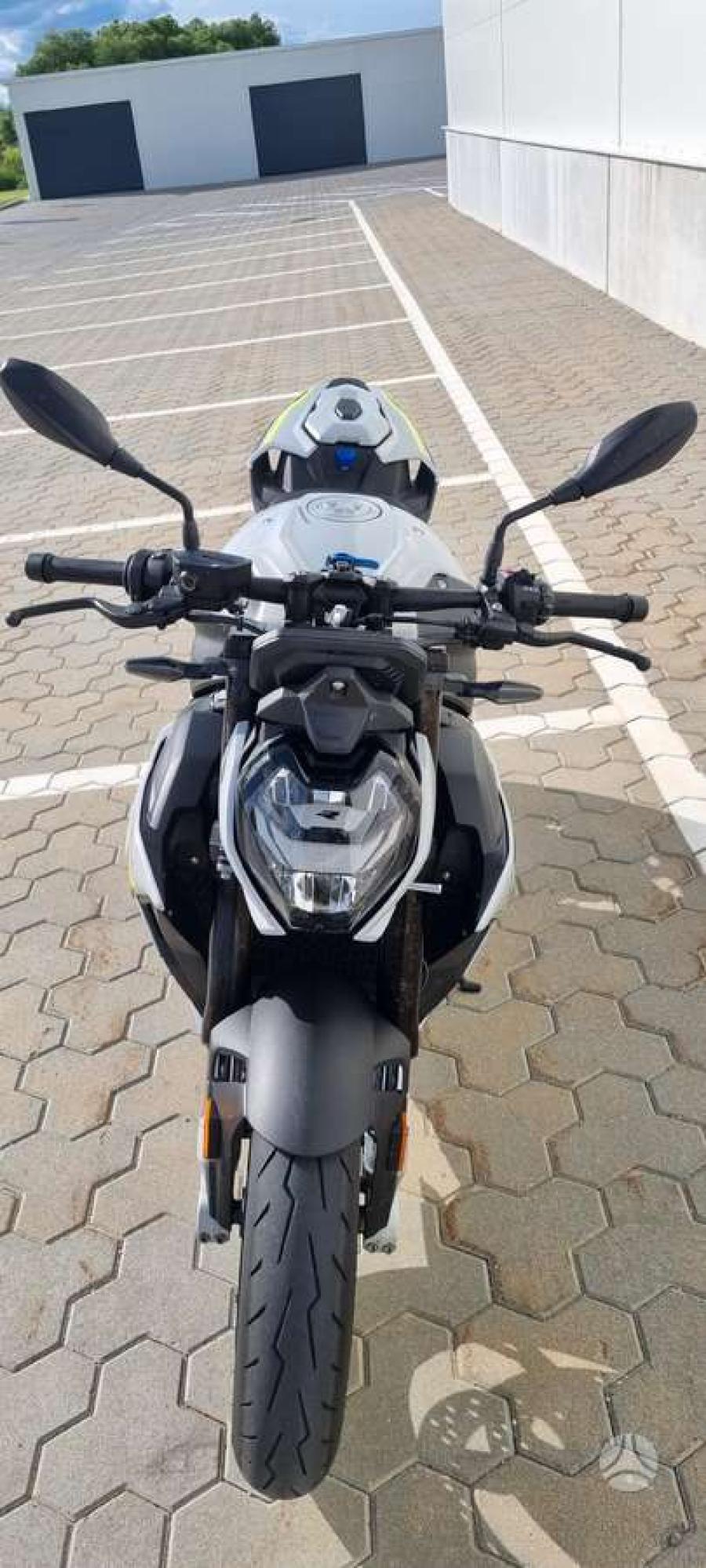 Grey BMW S 1000R 2022 in Vilnius, with an engine capacity of 1.00 L and mileage of 30 thousand km for 10500 €, photo 5 on AUTOMOTO.COM.LV