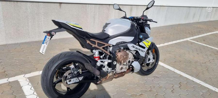 Grey BMW S 1000R 2022 in Vilnius, with an engine capacity of 1.00 L and mileage of 30 thousand km for 10500 €, photo 7 on AUTOMOTO.COM.LV