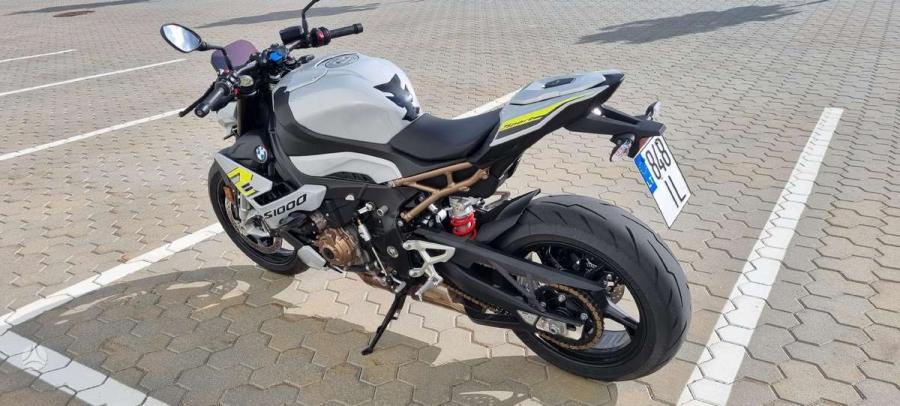Grey BMW S 1000R 2022 in Vilnius, with an engine capacity of 1.00 L and mileage of 30 thousand km for 10500 €, photo 8 on AUTOMOTO.COM.LV